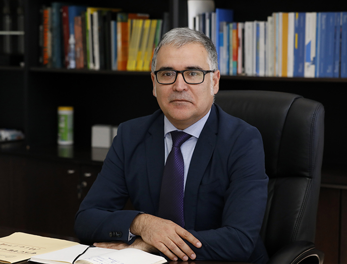 Mario Aranda asume como nuevo decano de la Facultad de Química y de Farmacia