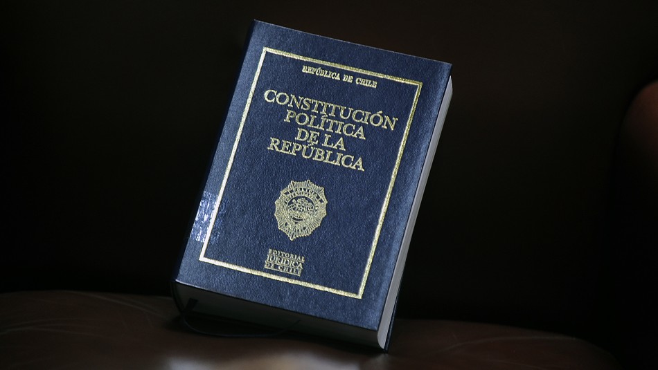 Derecho UC te invita a conocer más sobre la Constitución