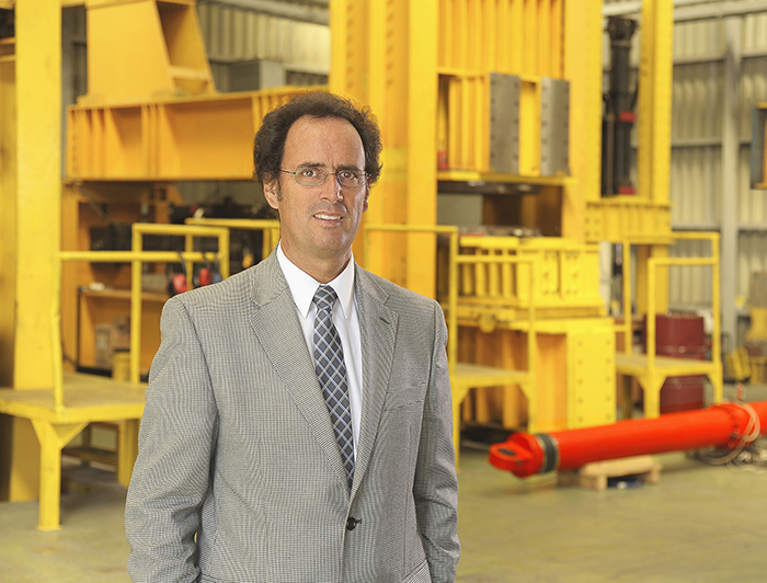 Académico UC pionero en tecnología antisísmica entre los mejores ...