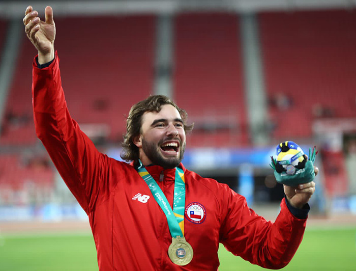 Estudiante UC Lucas Nervi obtiene medalla de oro en lanzamiento de ...