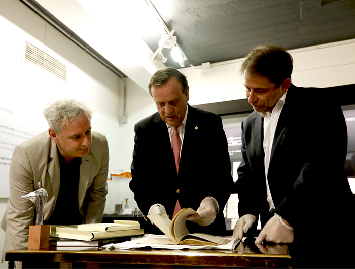 Manuscrito original del icónico "Altazor" llega a la Fundación Huidobro-UC