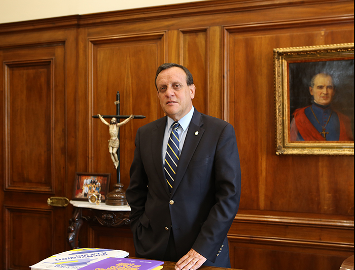"Tuve que cumplir roles más allá del de rector de la Universidad Católica"