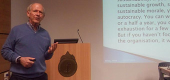 Christopher Day explicó cómo ser un buen director de escuela