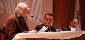 Gastón Soublette congregó a más de 400 personas en charla Ágora UC