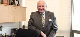 José Luis Cea recibe Premio Abdón Cifuentes por su aporte al país